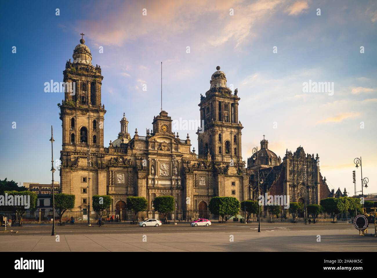 Metropolitan cathedral mexico city dusk hi-res stock photography and ...
