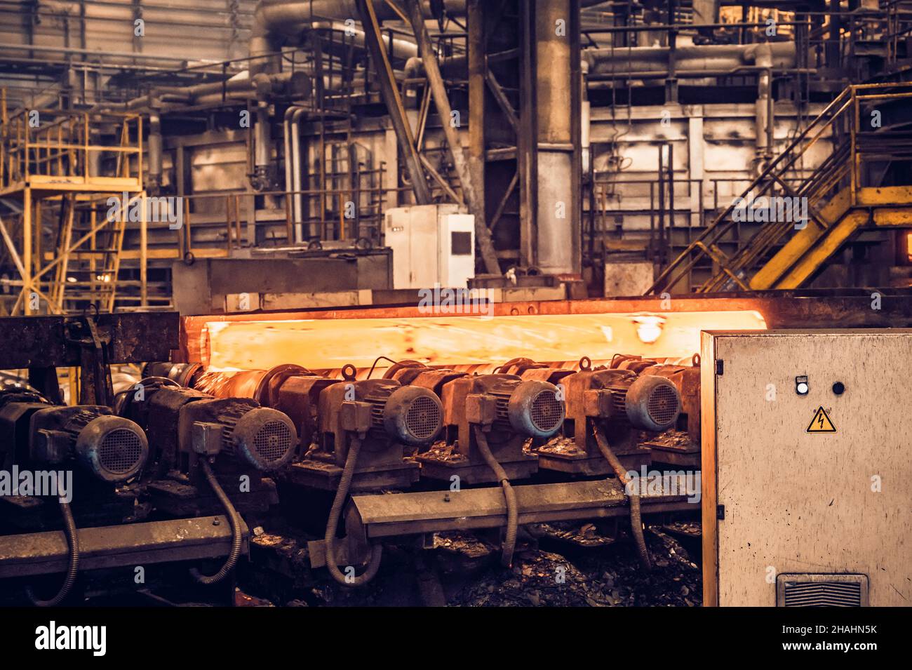 Process of making steel pipes under hot temperature of steelmaking ...