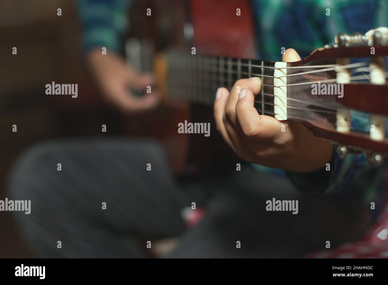 Mono chord hi-res stock photography and images - Alamy