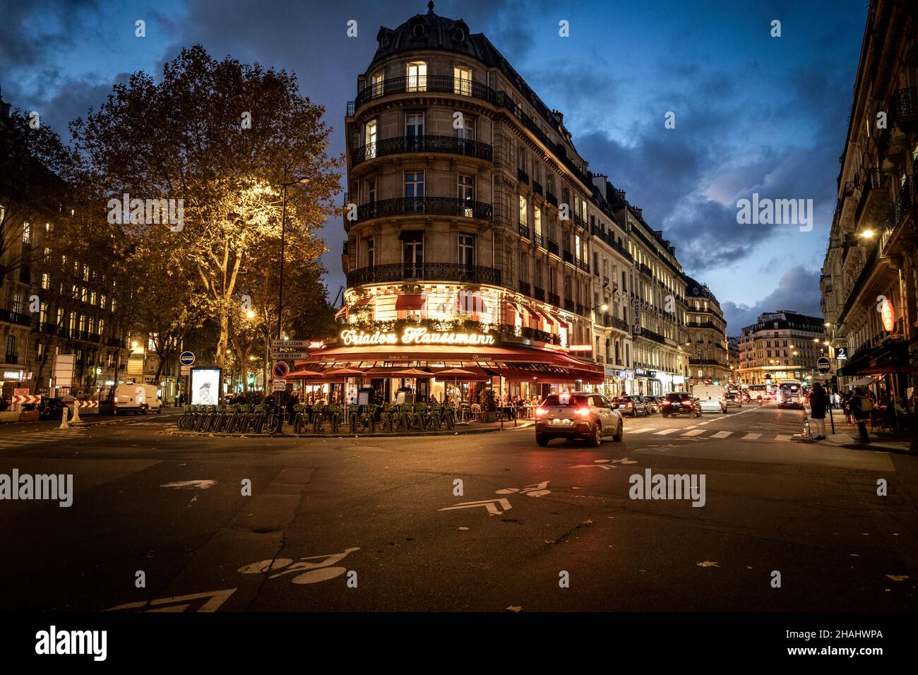 Street scene at the streets fo Paris and people walking around at night ...