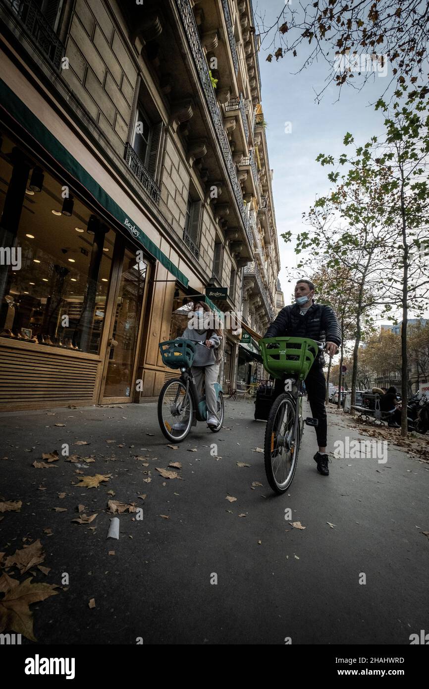 Woman riding a bike a paris hi-res stock photography and images - Alamy