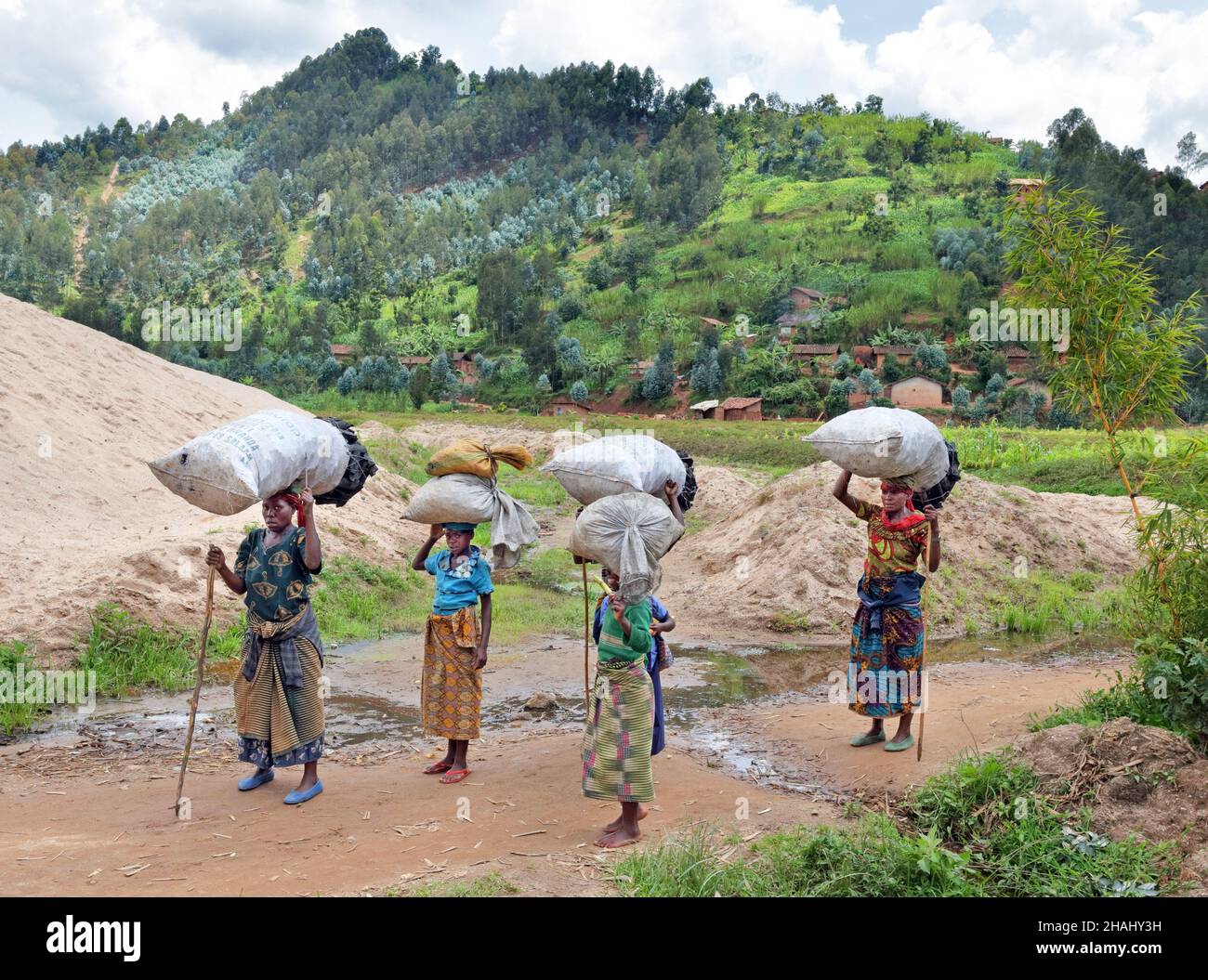 Transporting heavy bag hi-res stock photography and images - Alamy