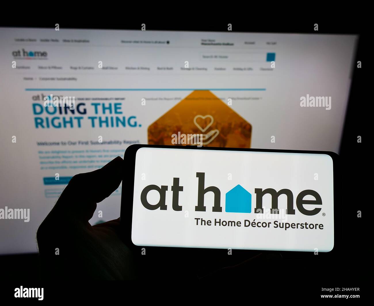 Person holding cellphone with logo of American home decor company At ...