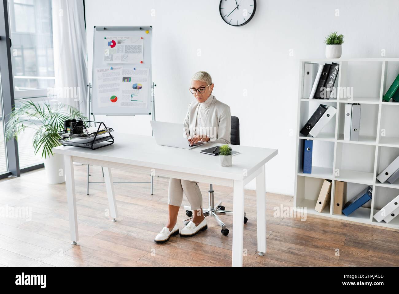 Full office tray hi-res stock photography and images - Alamy