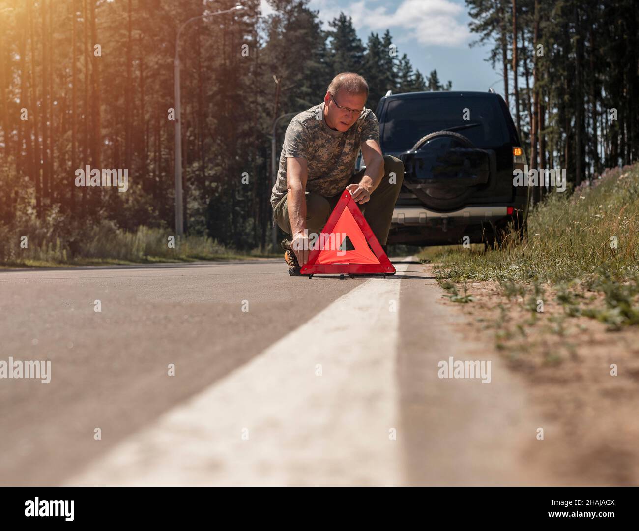 Red triangle sign hi-res stock photography and images - Alamy