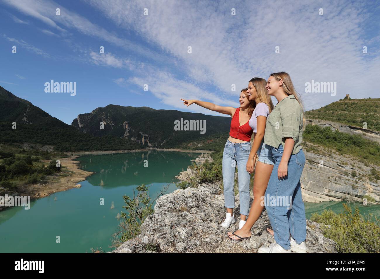 Group of girls laughing pointing hi-res stock photography and images - Alamy