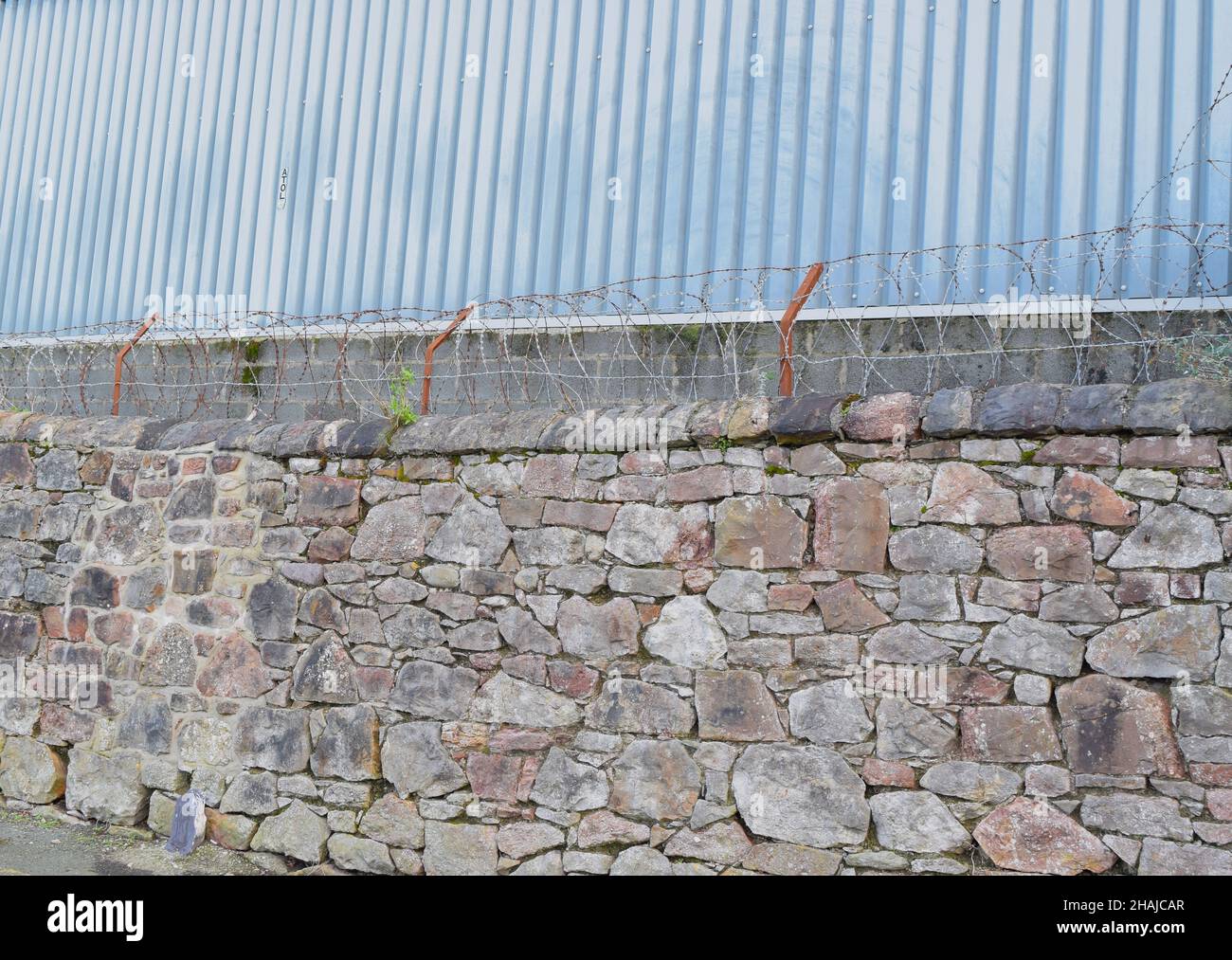 Barbed wire wall and fence Stock Photo - Alamy
