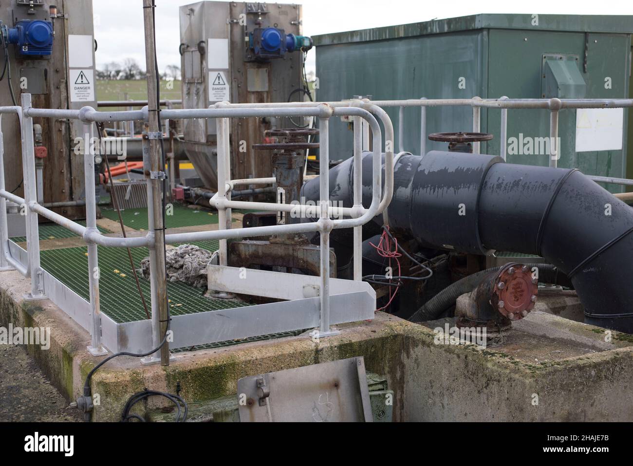 Casssington Sewage works run by Thames Water regulalry discharges raw ...