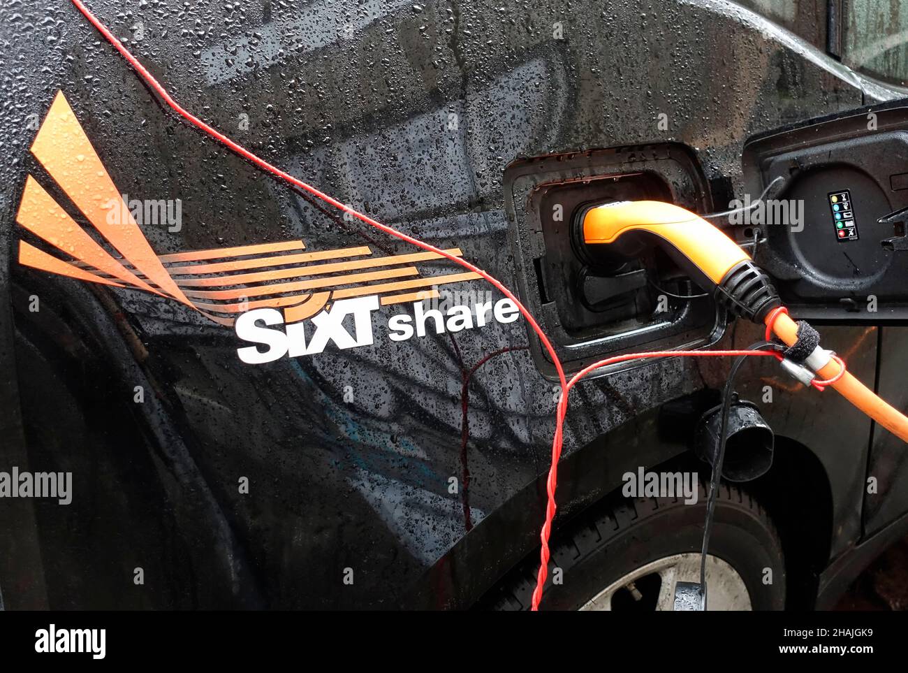 Sixt share logo hi-res stock photography and images - Alamy