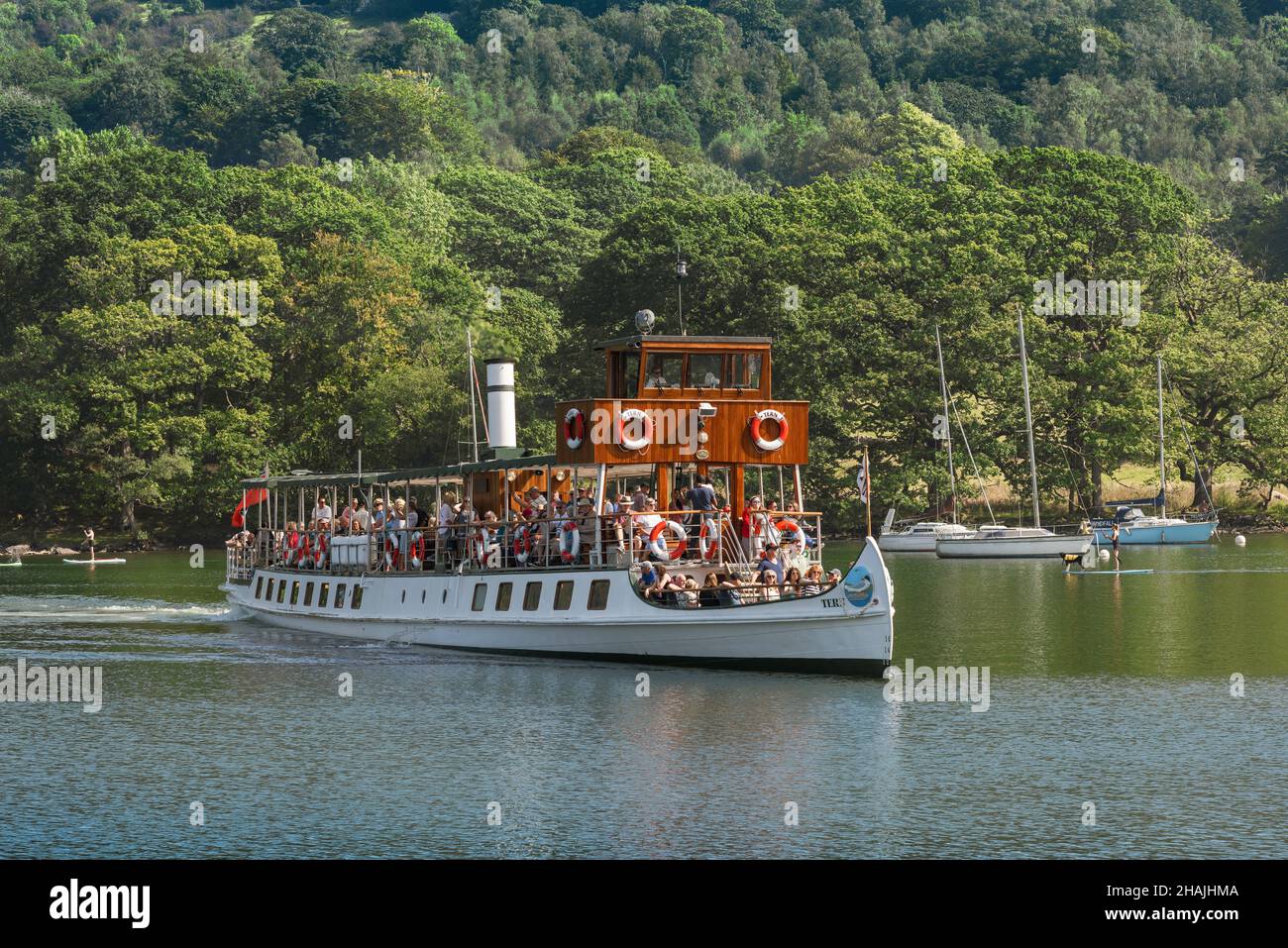 Boat tour Lake District, view in summer of tourists enjoying a boat ...