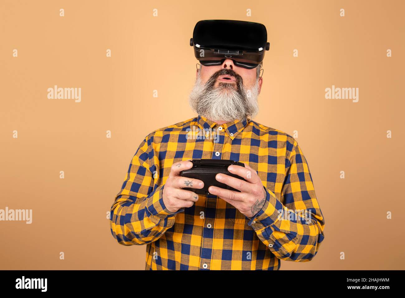 Gamer man hi-res stock photography and images - Alamy