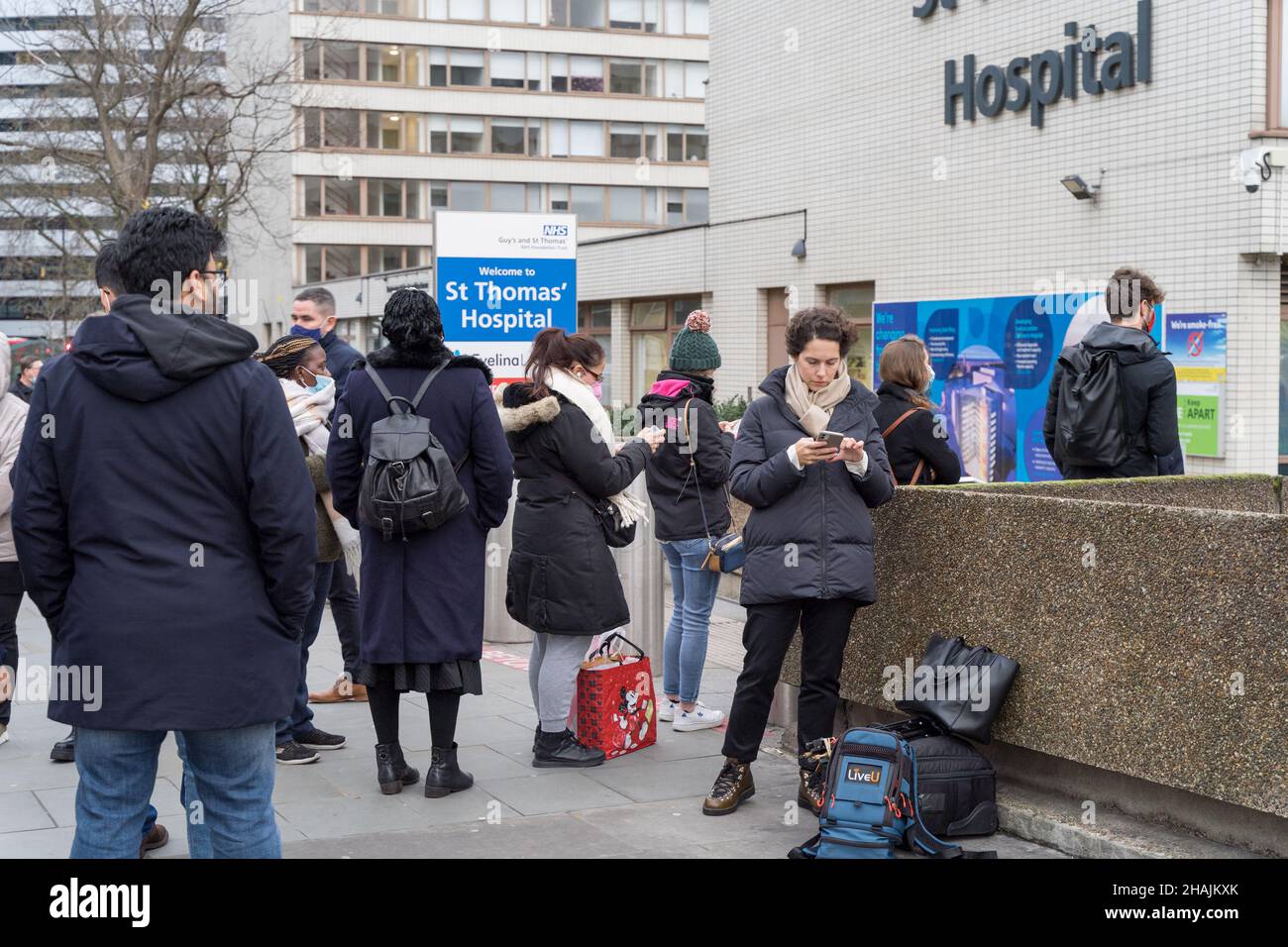 Queue onto main road westminster bridge hi-res stock photography and ...
