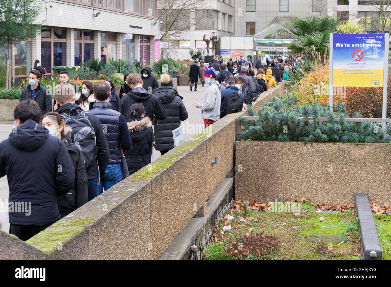 Queue aftre queue hi-res stock photography and images - Alamy