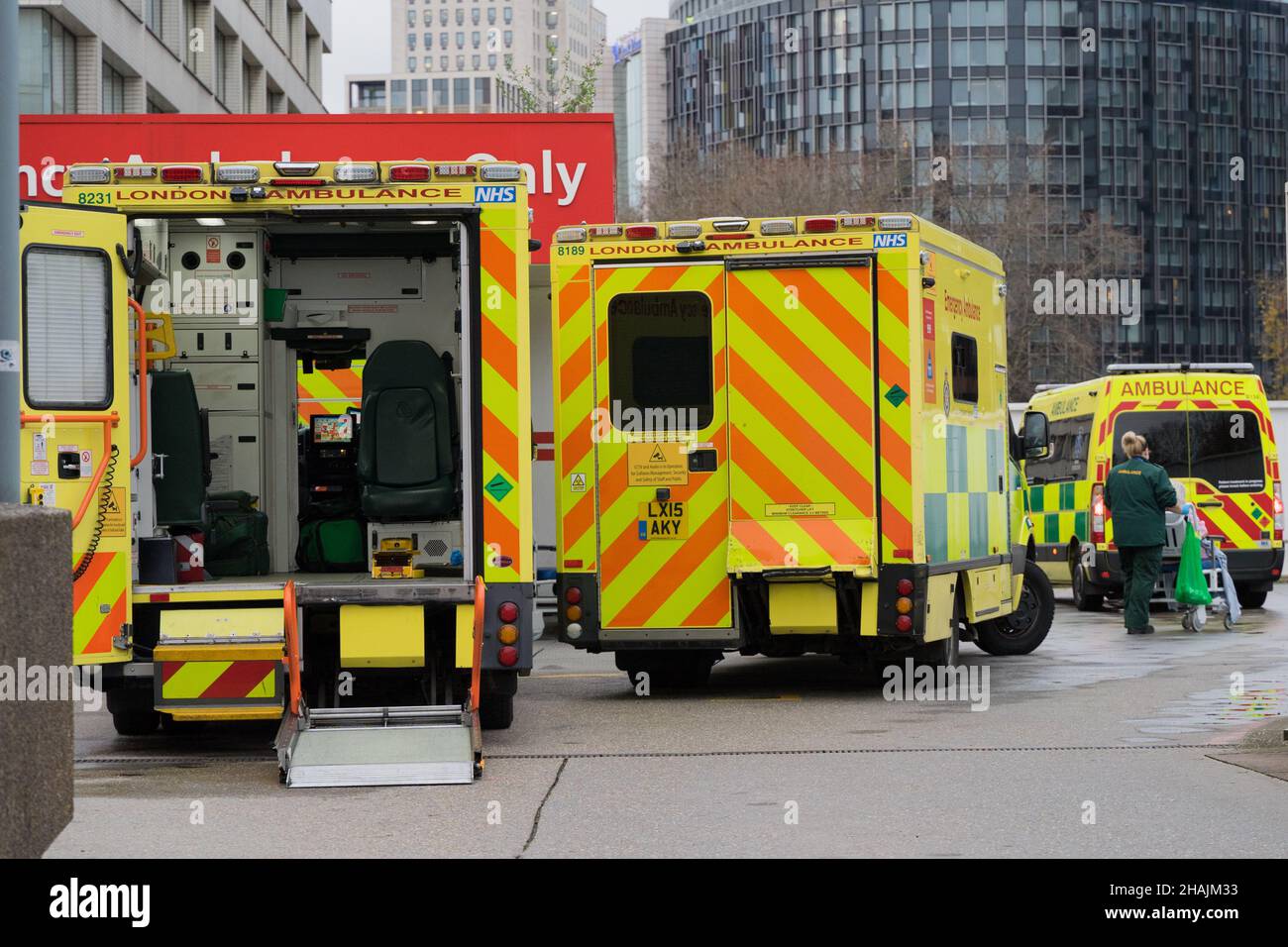 Nhs ambulance hospital queue hi-res stock photography and images - Alamy