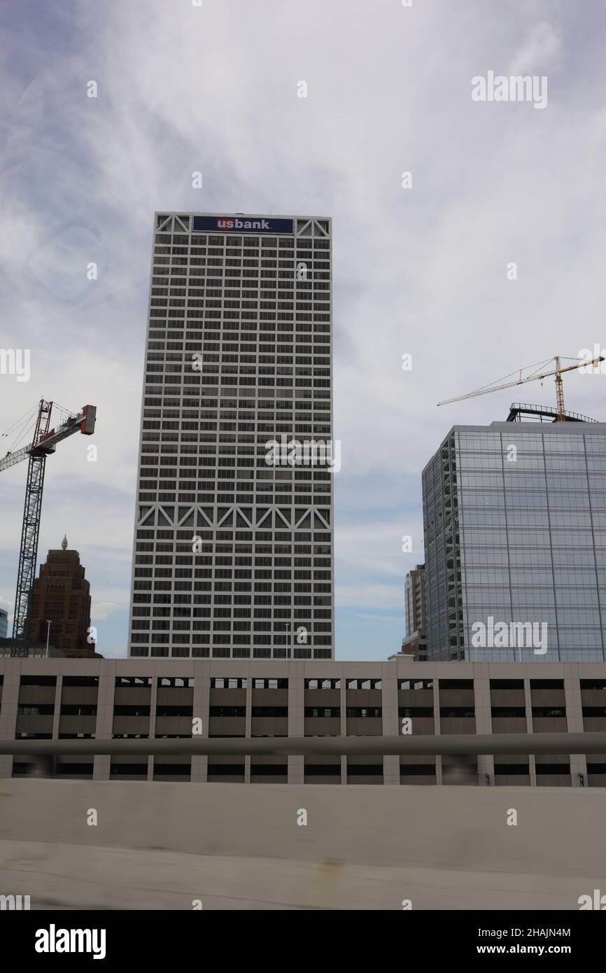 Gray buildings hi-res stock photography and images - Alamy