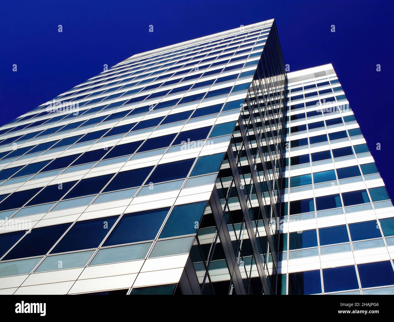 Modern office tower block hi-res stock photography and images - Alamy