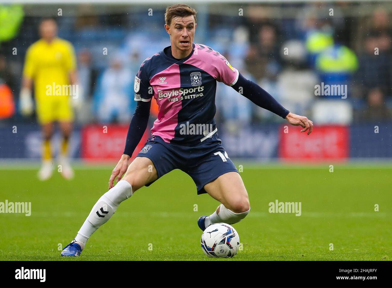 Coventry City's Ben Sheaf during the Sky Bet Championship match at John ...