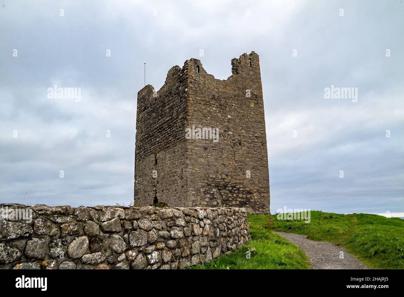 Rossle castle at Easky pier in County Sligo - Republic of Ireland Stock ...