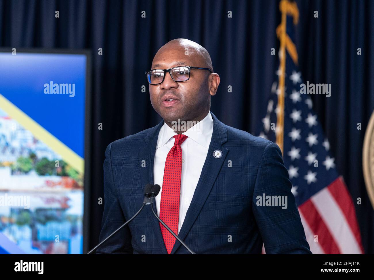 Queens Borough President Donovan Richards Jr. speaks during Governor ...