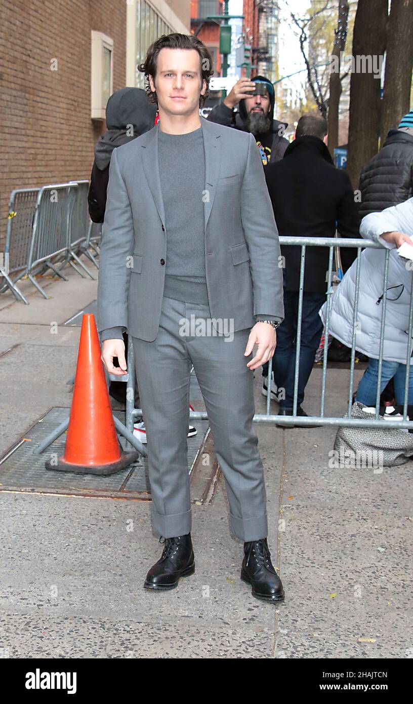 New York, NY, USA. 13th Dec, 2021. Jonathan Groff at Live with Kelly ...