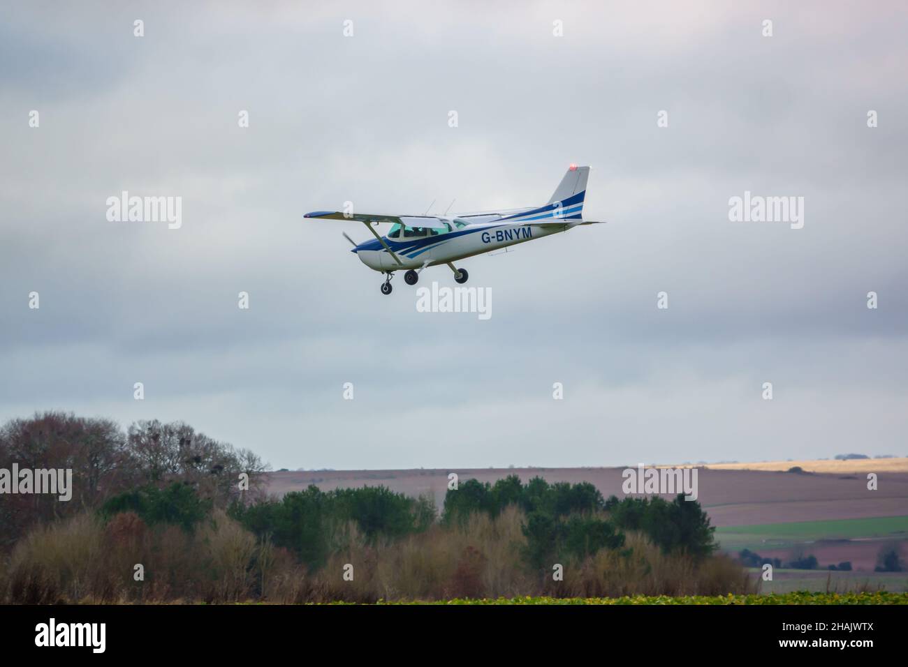 G-BNYM Cessna 172N Skyhawk Kestrel Syndicate AAC Middle Wallop (EGVP ...