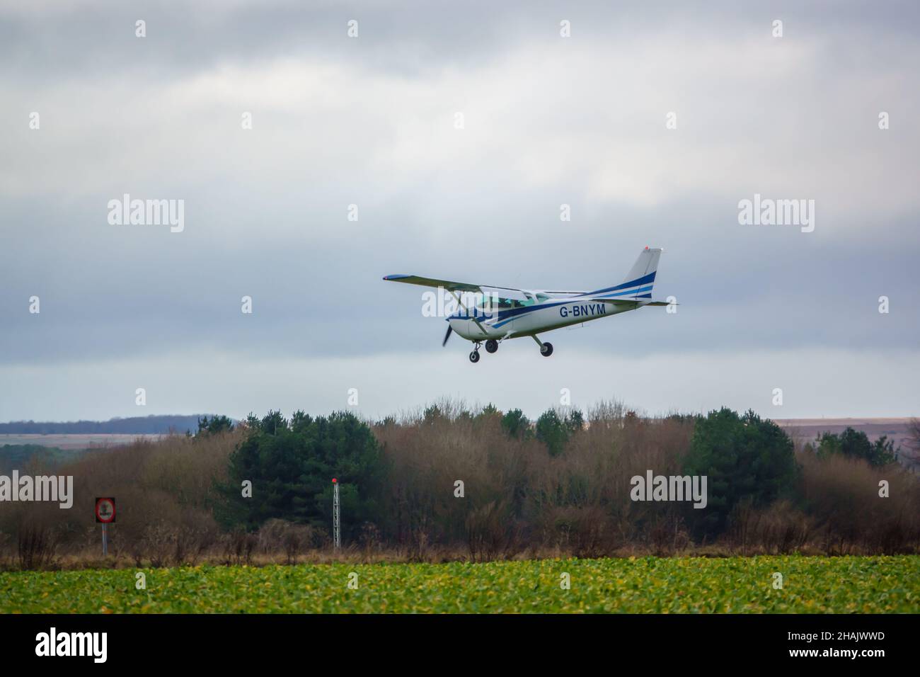 G-BNYM Cessna 172N Skyhawk Kestrel Syndicate AAC Middle Wallop (EGVP ...
