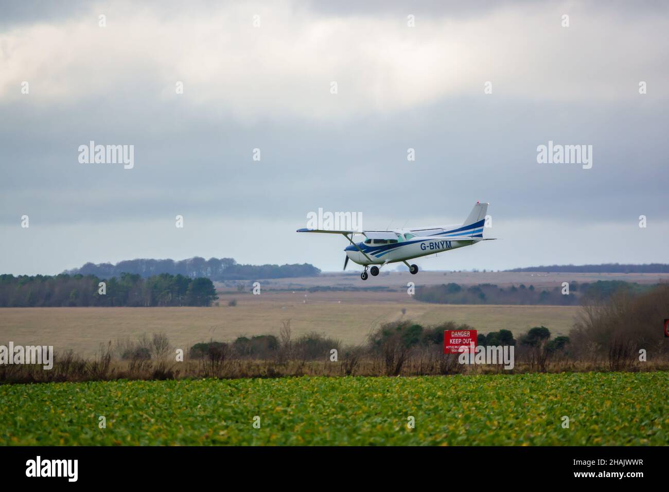 G-BNYM Cessna 172N Skyhawk Kestrel Syndicate AAC Middle Wallop (EGVP ...