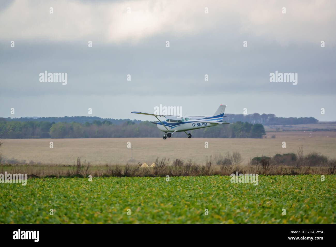 G-BNYM Cessna 172N Skyhawk Kestrel Syndicate AAC Middle Wallop (EGVP ...