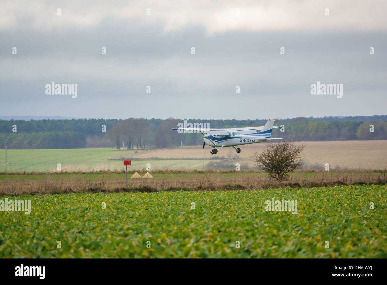 G-BNYM Cessna 172N Skyhawk Kestrel Syndicate AAC Middle Wallop (EGVP ...