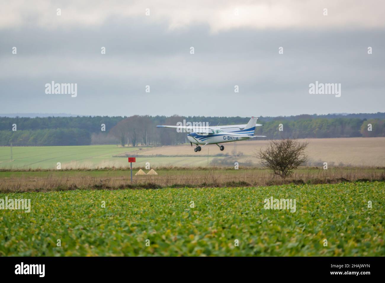 G-BNYM Cessna 172N Skyhawk Kestrel Syndicate AAC Middle Wallop (EGVP ...