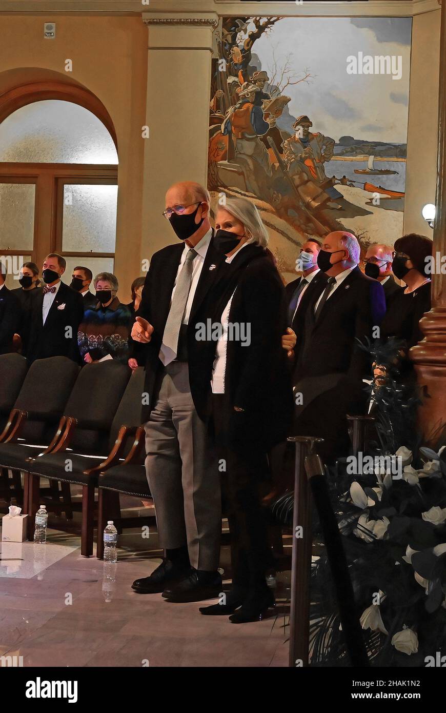 Former Kansas Senator Pat Roberts with his wife Frankie Roberts stand ...