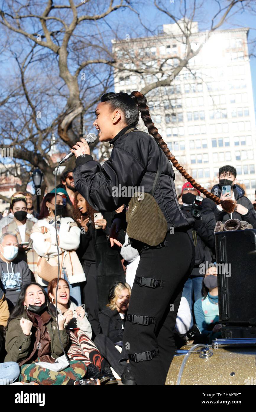 New York, New York, USA. 13th Dec 2021. British pop-star Joy Crookes ...