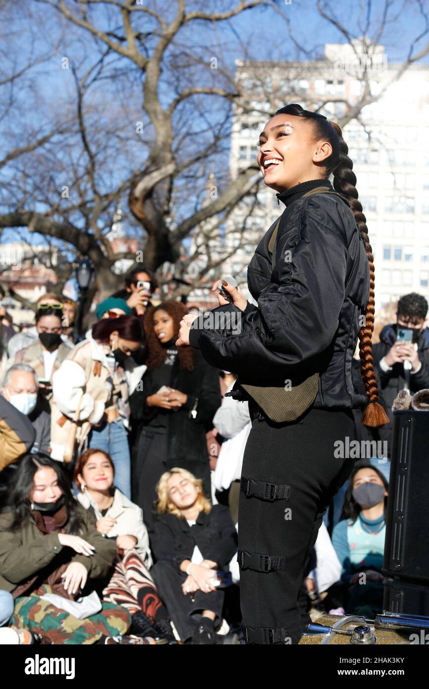 New York, New York, USA. 13th Dec 2021. British pop-star Joy Crookes ...