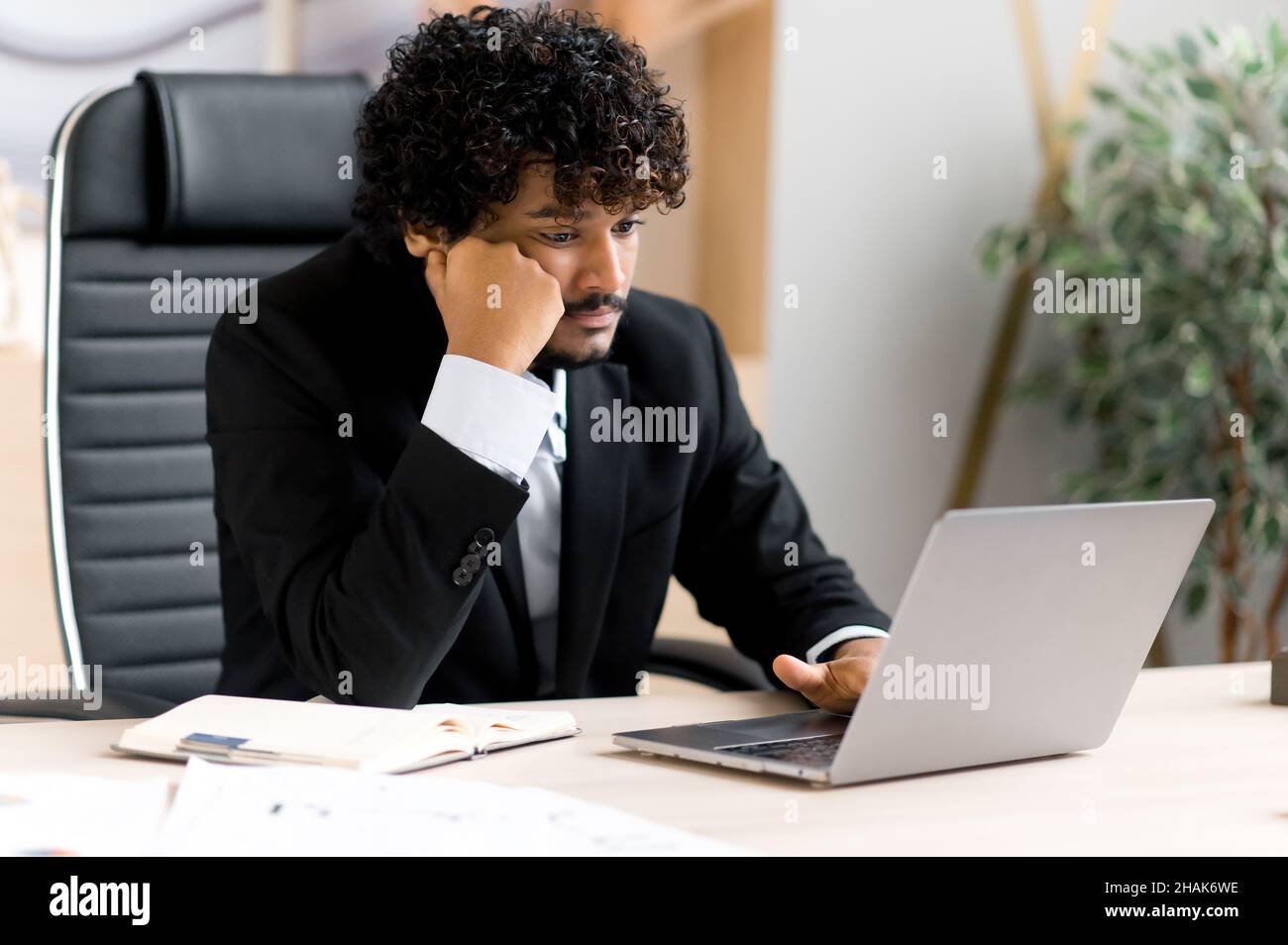 Frustrated businessperson hi-res stock photography and images - Alamy
