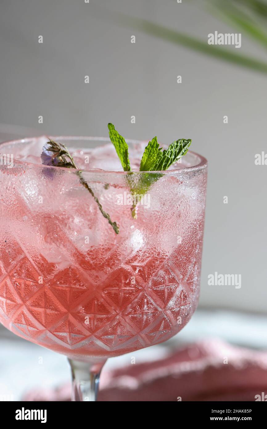 Iced rose cocktails with spearmint Stock Photo - Alamy