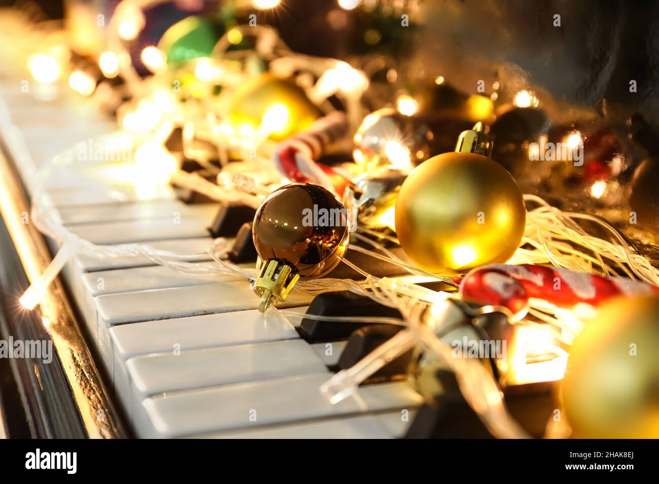 Christmas decor with glowing lights on piano keys, closeup Stock Photo ...