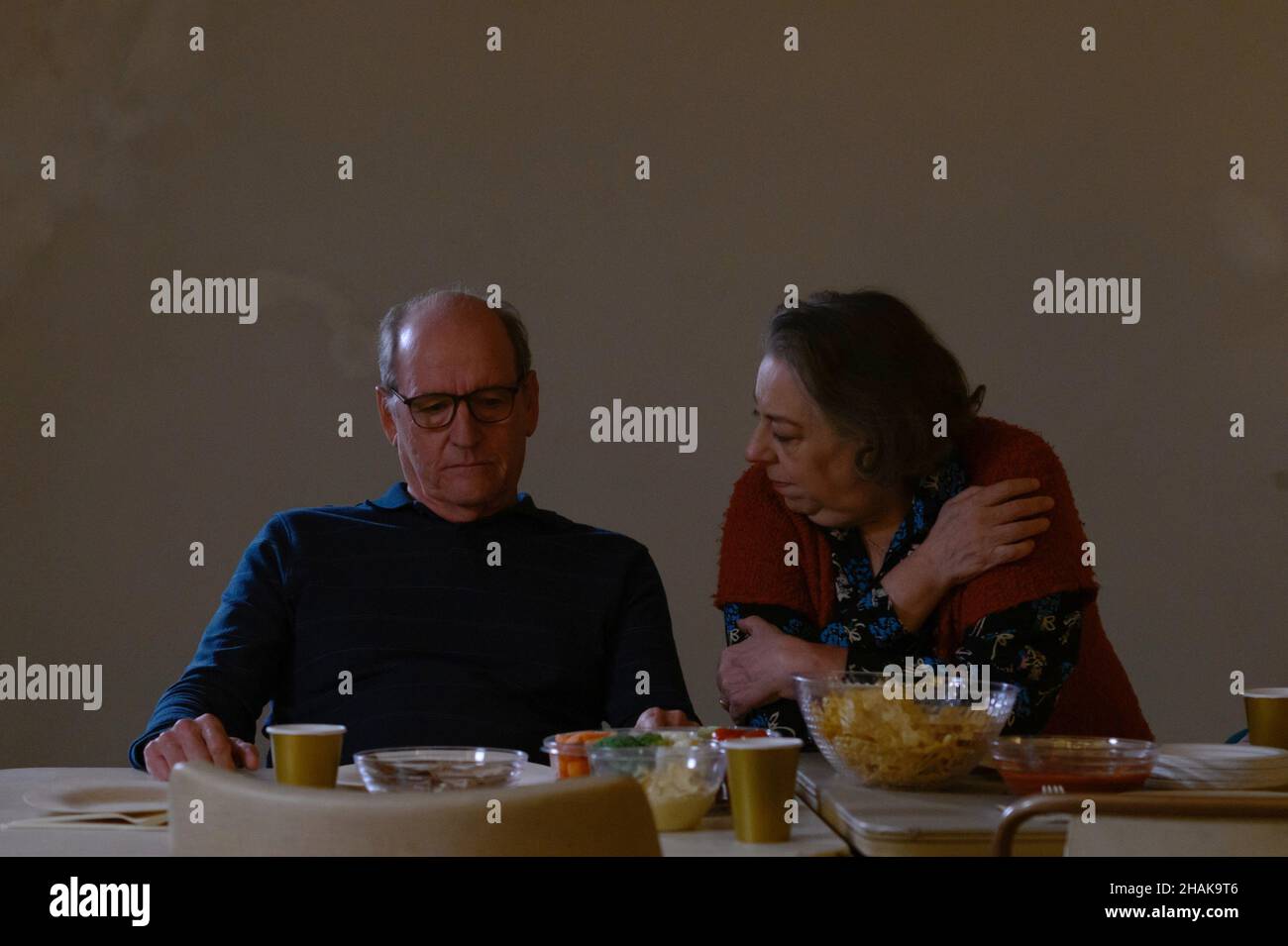 THE HUMANS, from left: Richard Jenkins, Jayne Houdyshell, 2021. ph ...