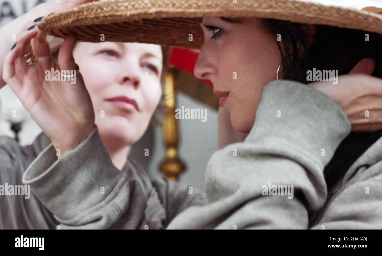 THE LOST DAUGHTER, from left: Olivia Colman, Dakota Johnson, 2021. ph ...