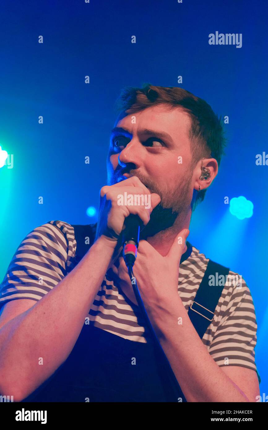 Jonathan "JD" Darley with British a capella style, folk and sea shanty ...