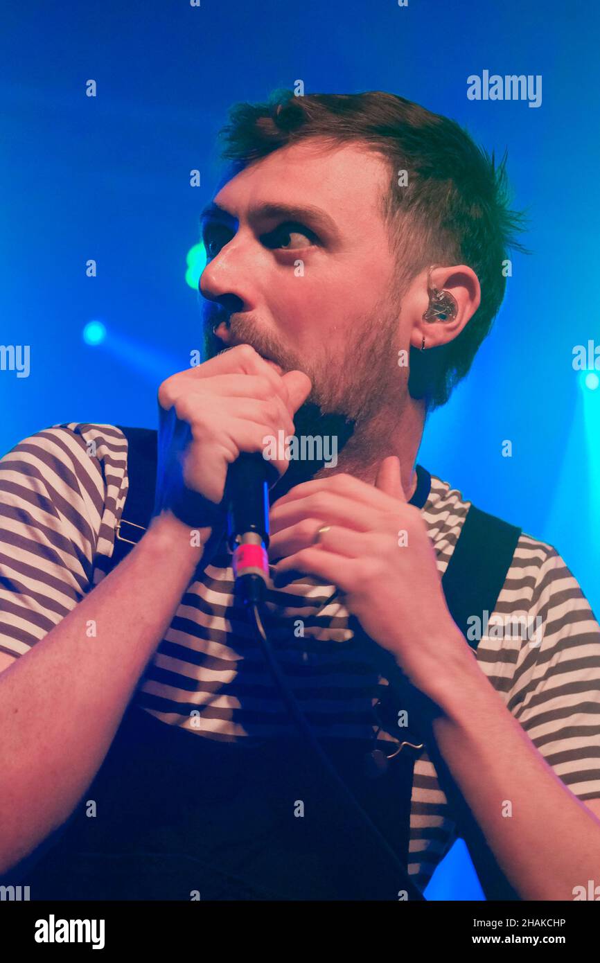 Jonathan "JD" Darley with British a capella style, folk and sea shanty ...