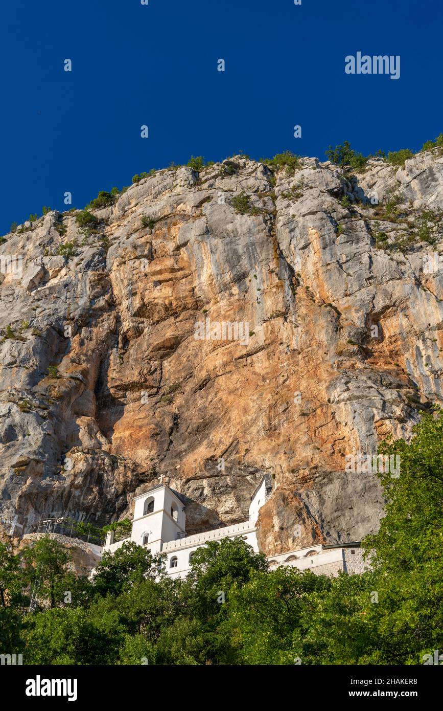 Cliff face caves hi-res stock photography and images - Alamy