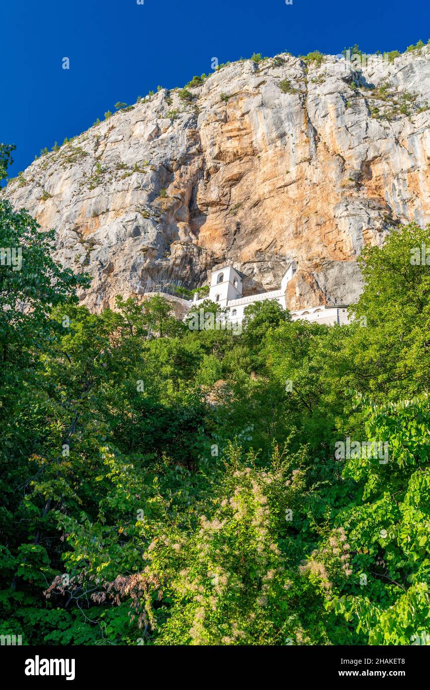 Cliff face caves hi-res stock photography and images - Alamy