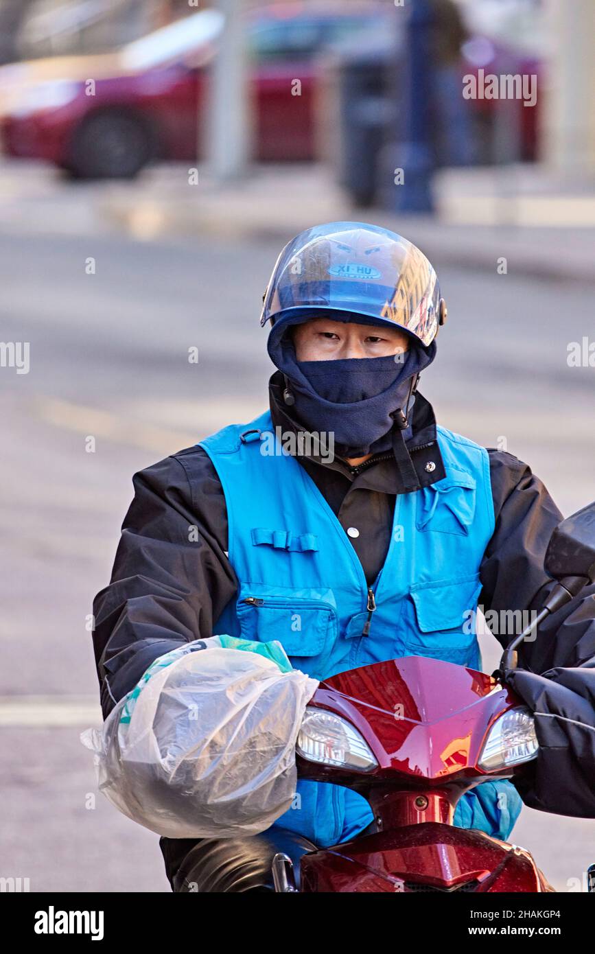 Cyclists and food delivery people Stock Photo - Alamy