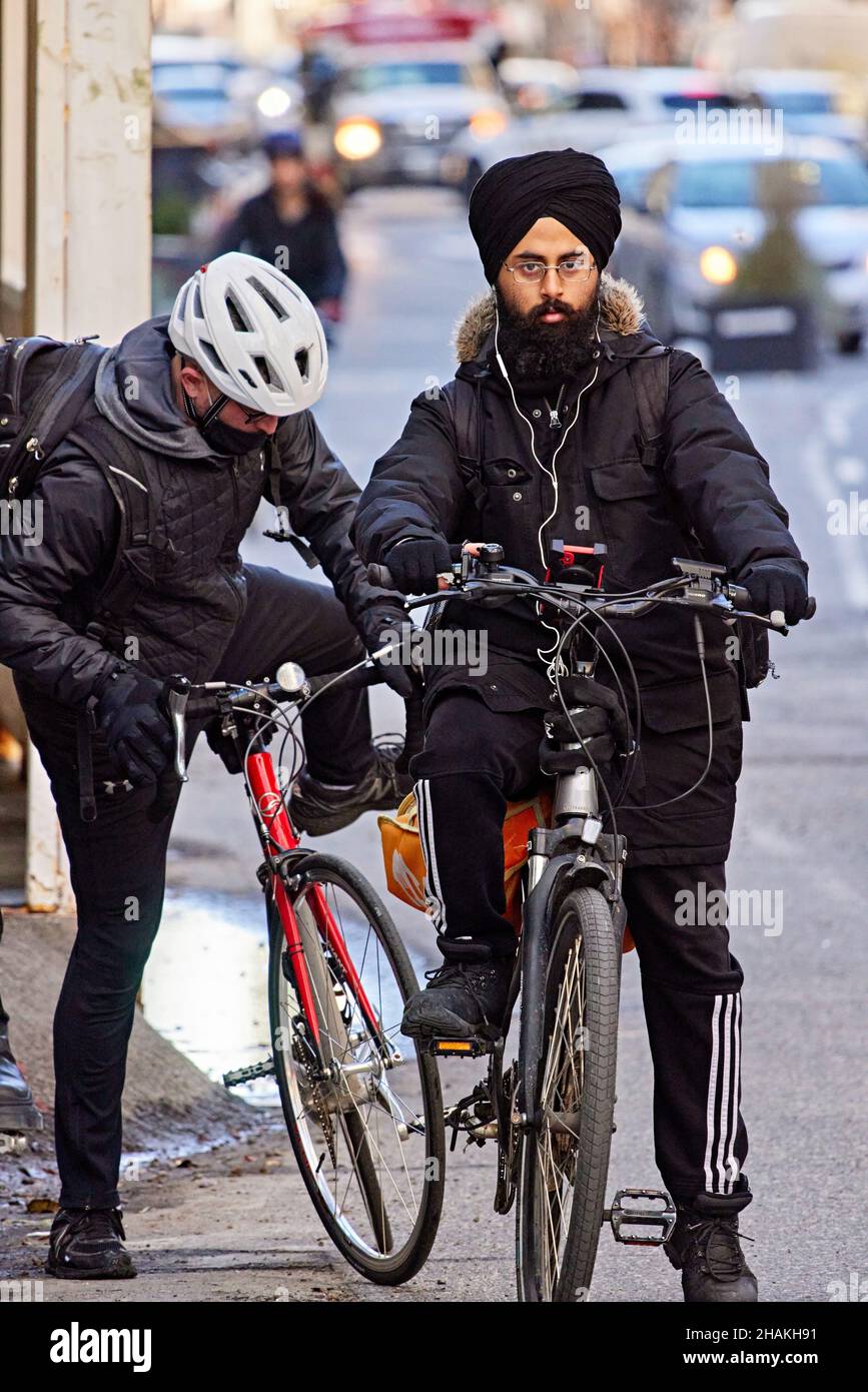Cyclists and food delivery people Stock Photo - Alamy