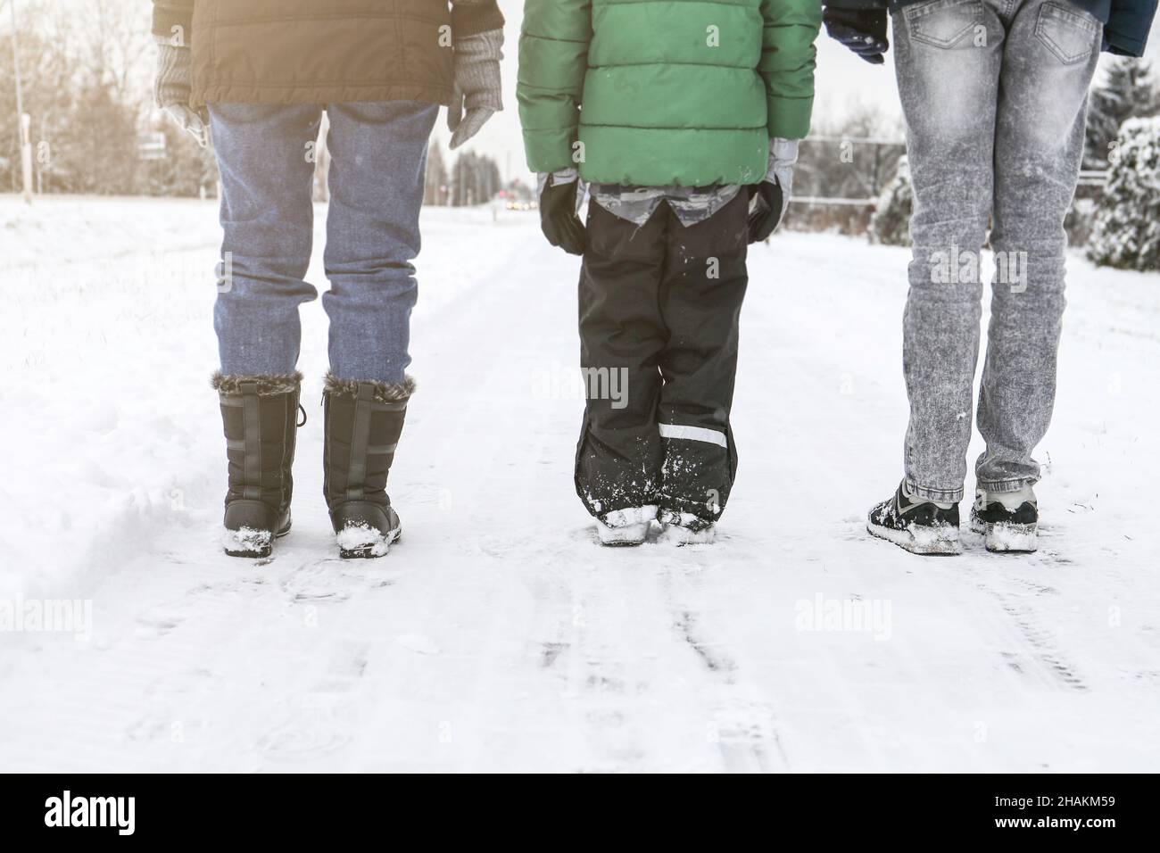Snowy and icy sidewalk. People on the street Stock Photo - Alamy