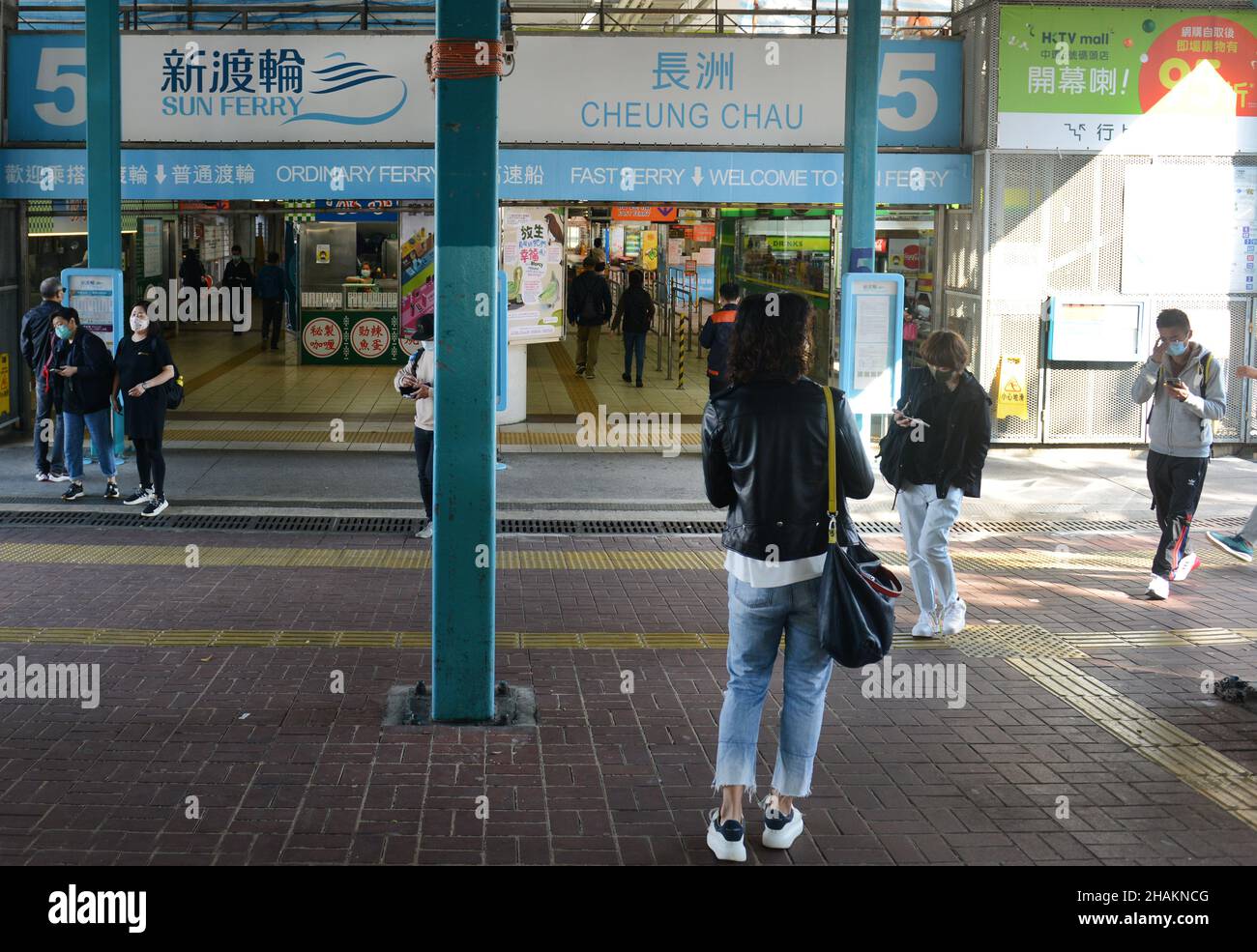 Cheung Chau pier at the Central piers in Hong Kong Stock Photo - Alamy