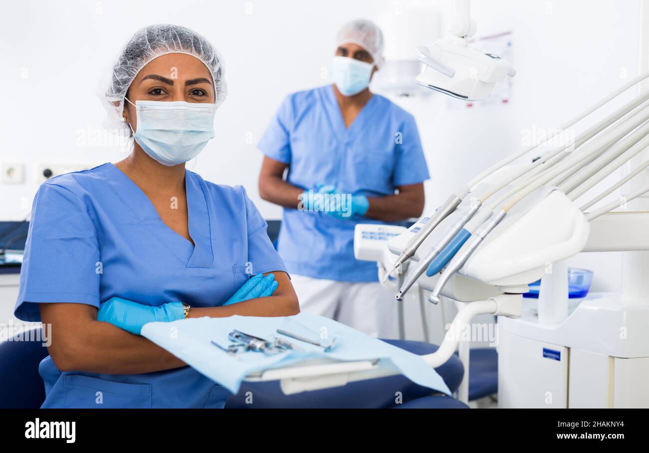 Doctors assistant hi-res stock photography and images - Alamy