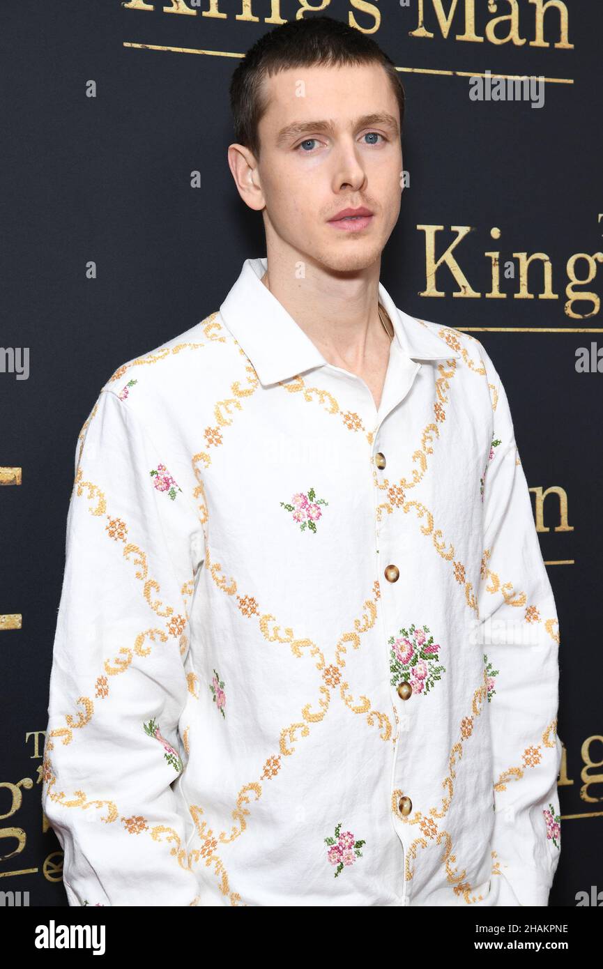 New York, USA. 13th Dec, 2021. Actor Harris Dickinson attends "The King ...