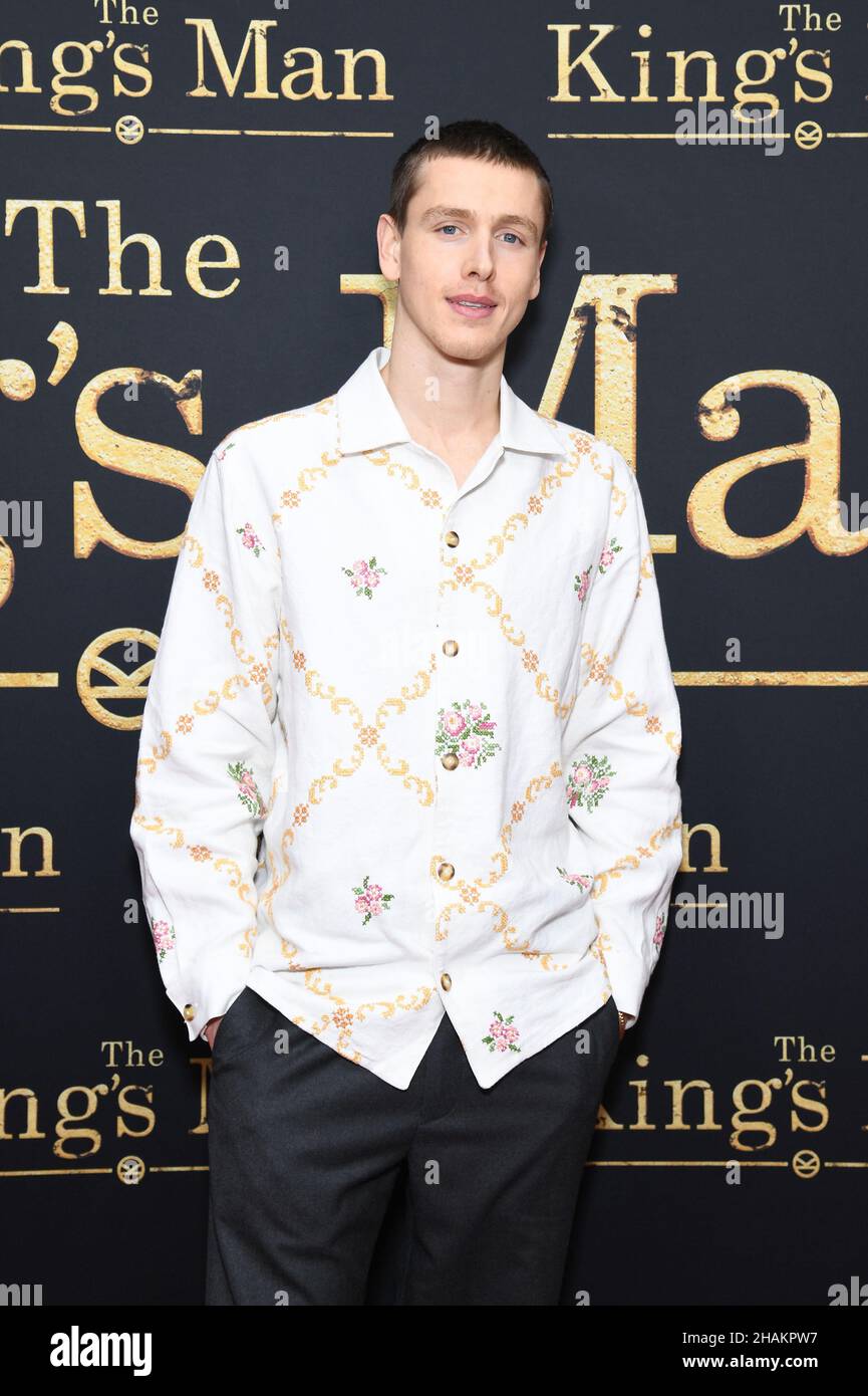 New York, USA. 13th Dec, 2021. Actor Harris Dickinson attends "The King ...