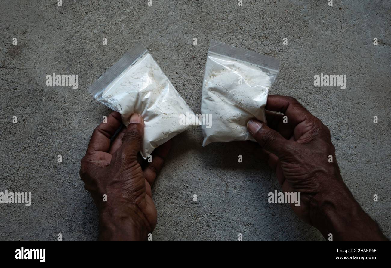 Heroine drugs hi-res stock photography and images - Alamy